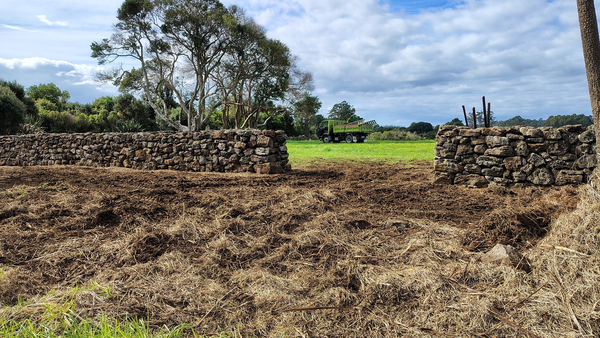 Dry stone students conserve wall at Edmonds Ruins | Heritage New ...